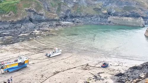 East Looe Beach and Harbour Live Webcam Cornwall, England