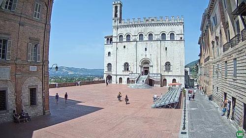 Assisi Town Square live, Italy or Assisi Town Square, Italy