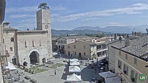 Assisi Town Square live, Italy or Assisi Town Square, Italy