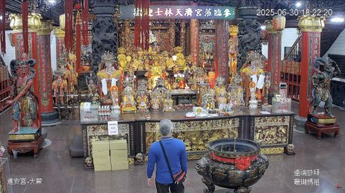 Live Webcam stream Inside Nanfangao Jinan Temple, Taiwan